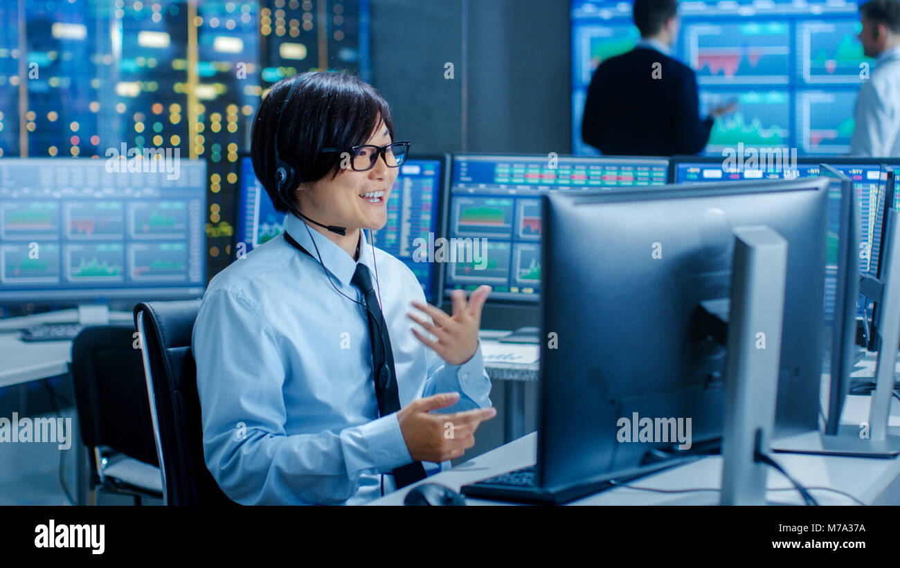 Network operations center hi-res stock photography and images - Alamy