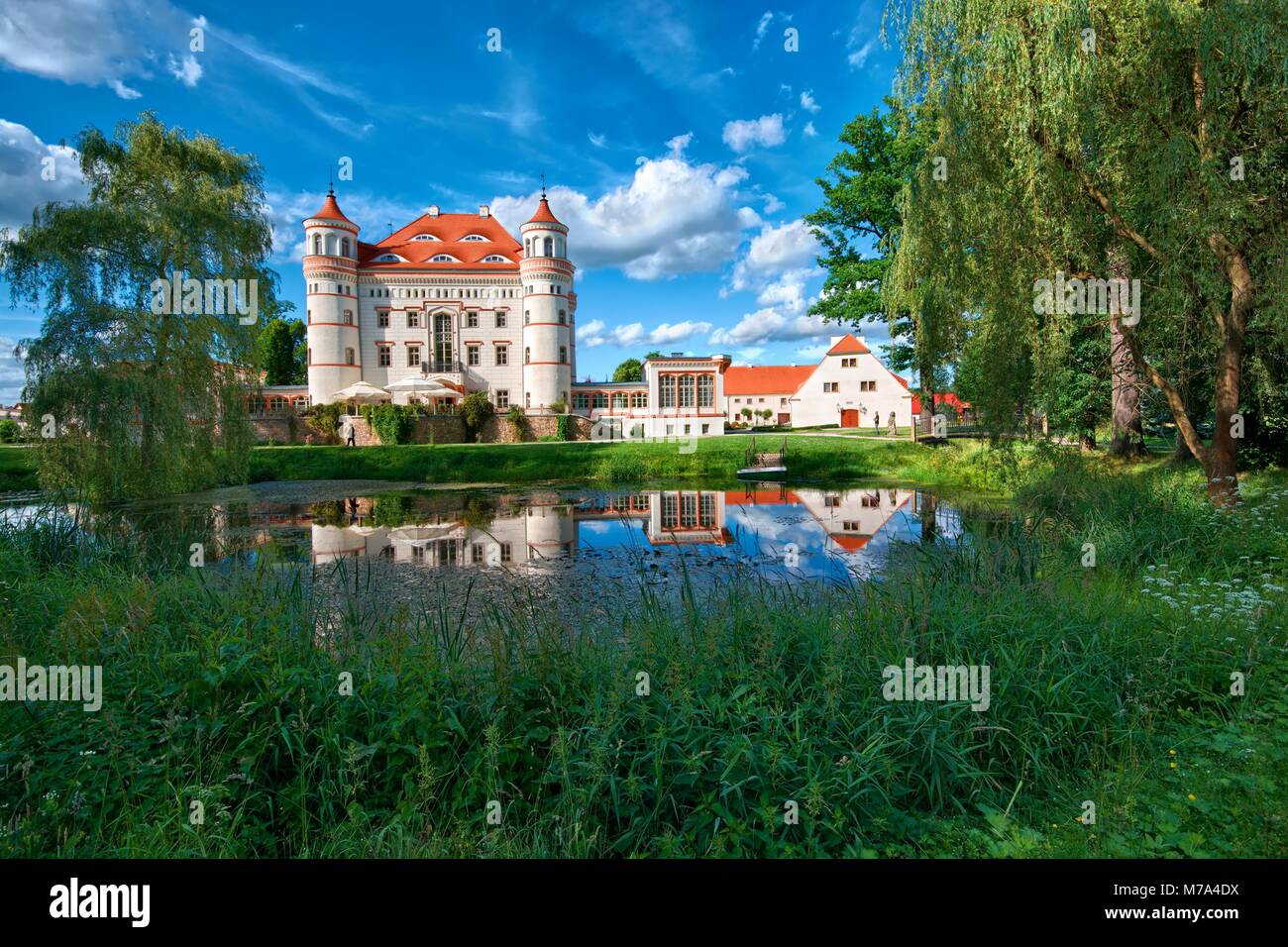 English neo gothic palace hi-res stock photography and images - Alamy