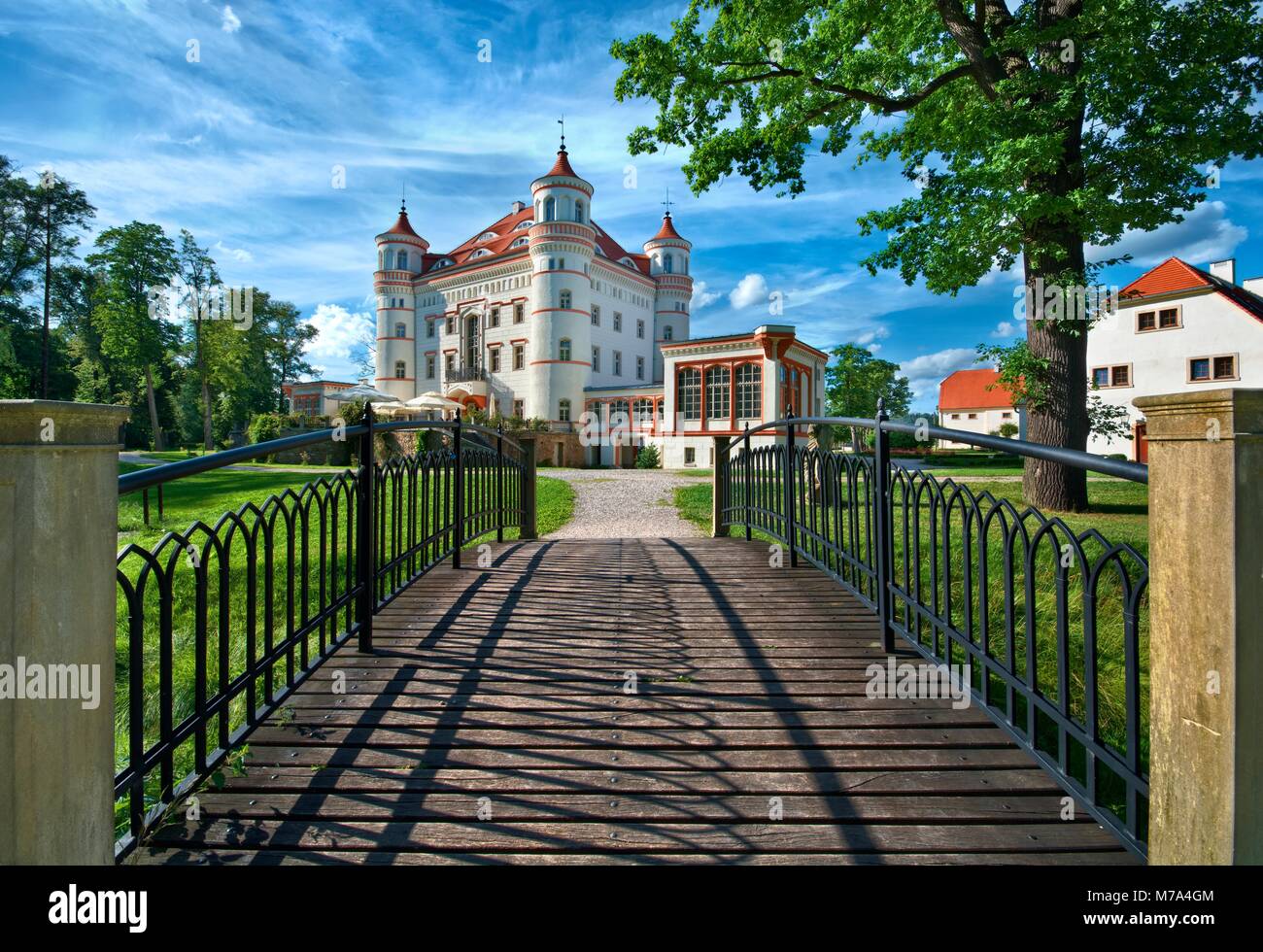 English neo gothic palace hi-res stock photography and images - Alamy