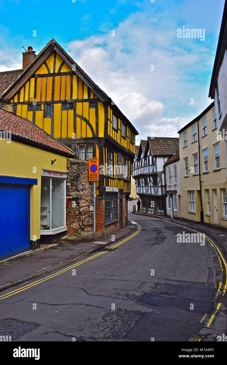 Old buildings leading to the medieval square in the centre of Axbridge ...