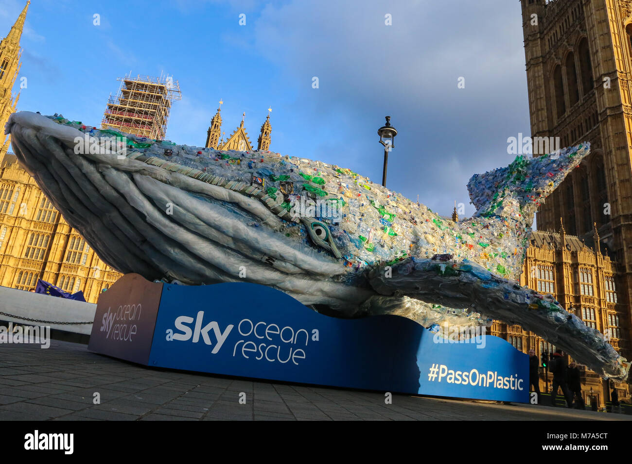 Blue whale plastic sculpture hi-res stock photography and images - Alamy