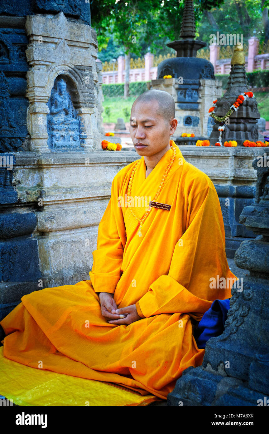Tibetan monk in Bodhgaya, India Stock Photo - Alamy