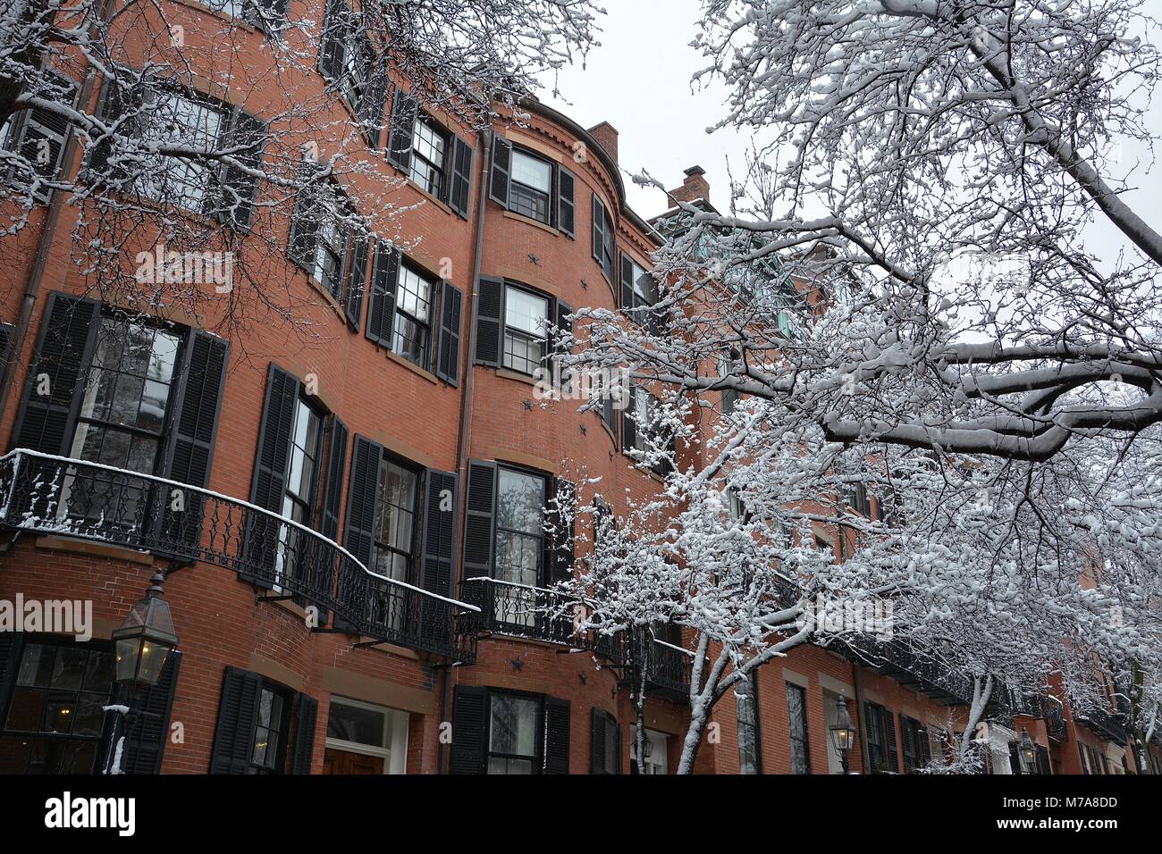 Row gas street lights hi-res stock photography and images - Alamy