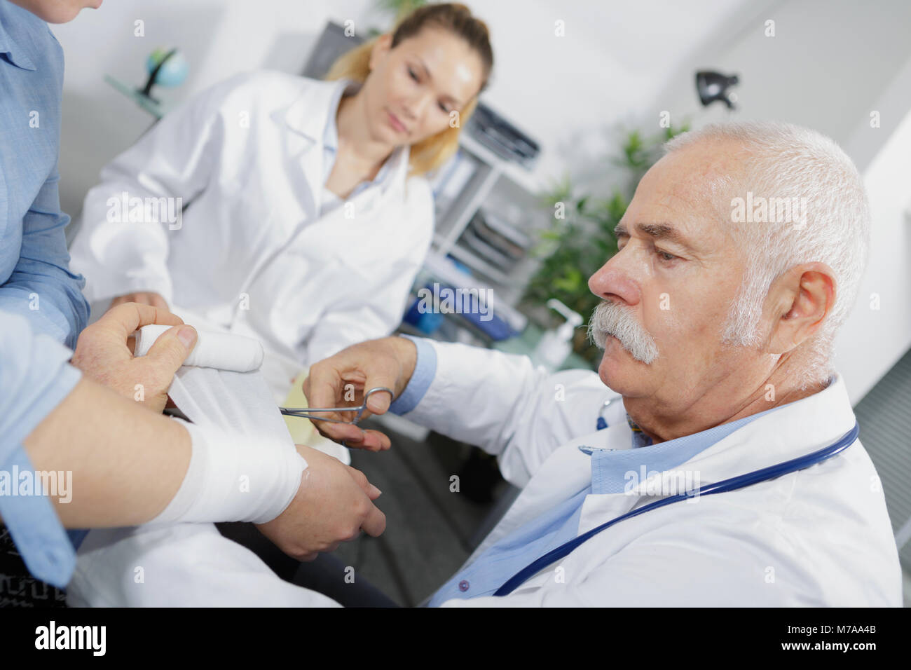 doctor applying a plaster cast and bandages to patient Stock Photo - Alamy