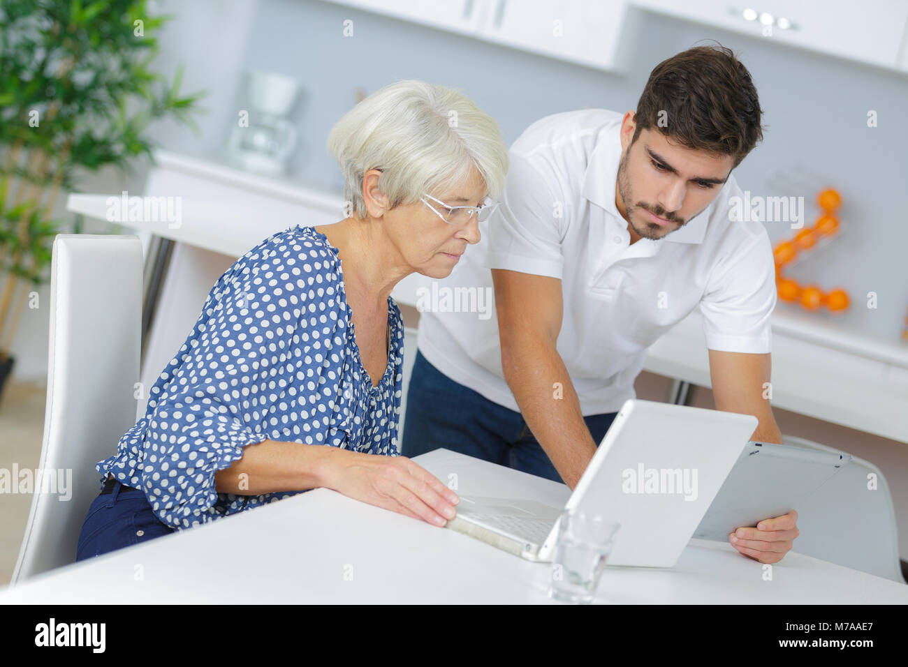 elder woman sitting and learning how to use laptop Stock Photo - Alamy