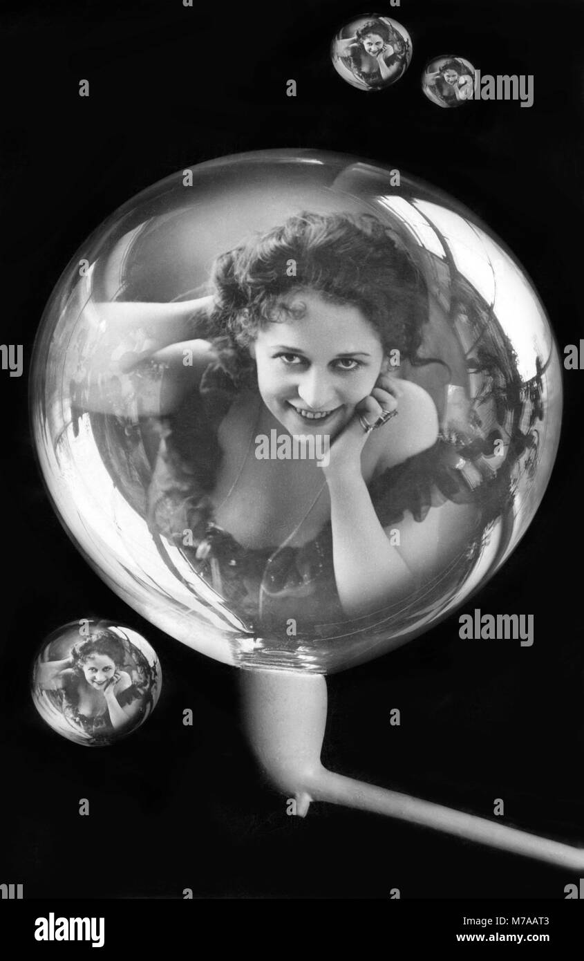 Vintage mirror 1920s hi-res stock photography and images - Alamy