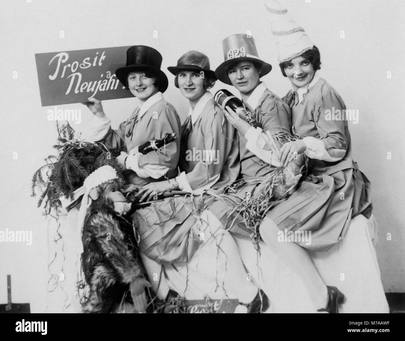 Women germany 1920s hi-res stock photography and images - Alamy