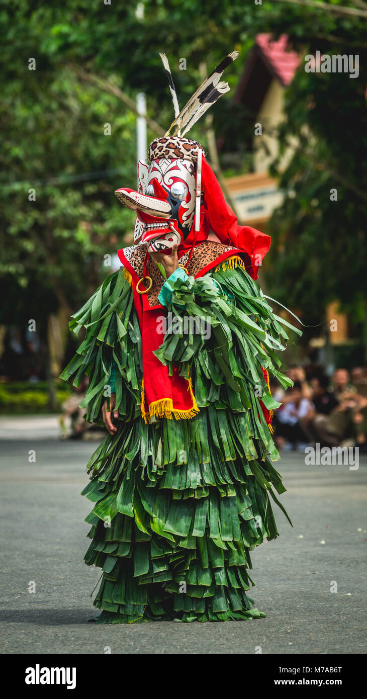 Dayak traditional costumes hi-res stock photography and images - Alamy