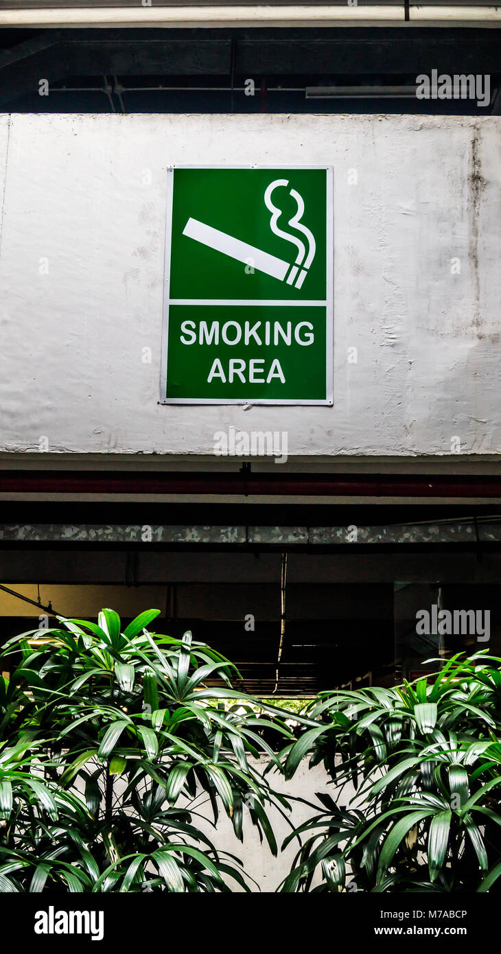 Symbol sign smoker outside hi-res stock photography and images - Alamy