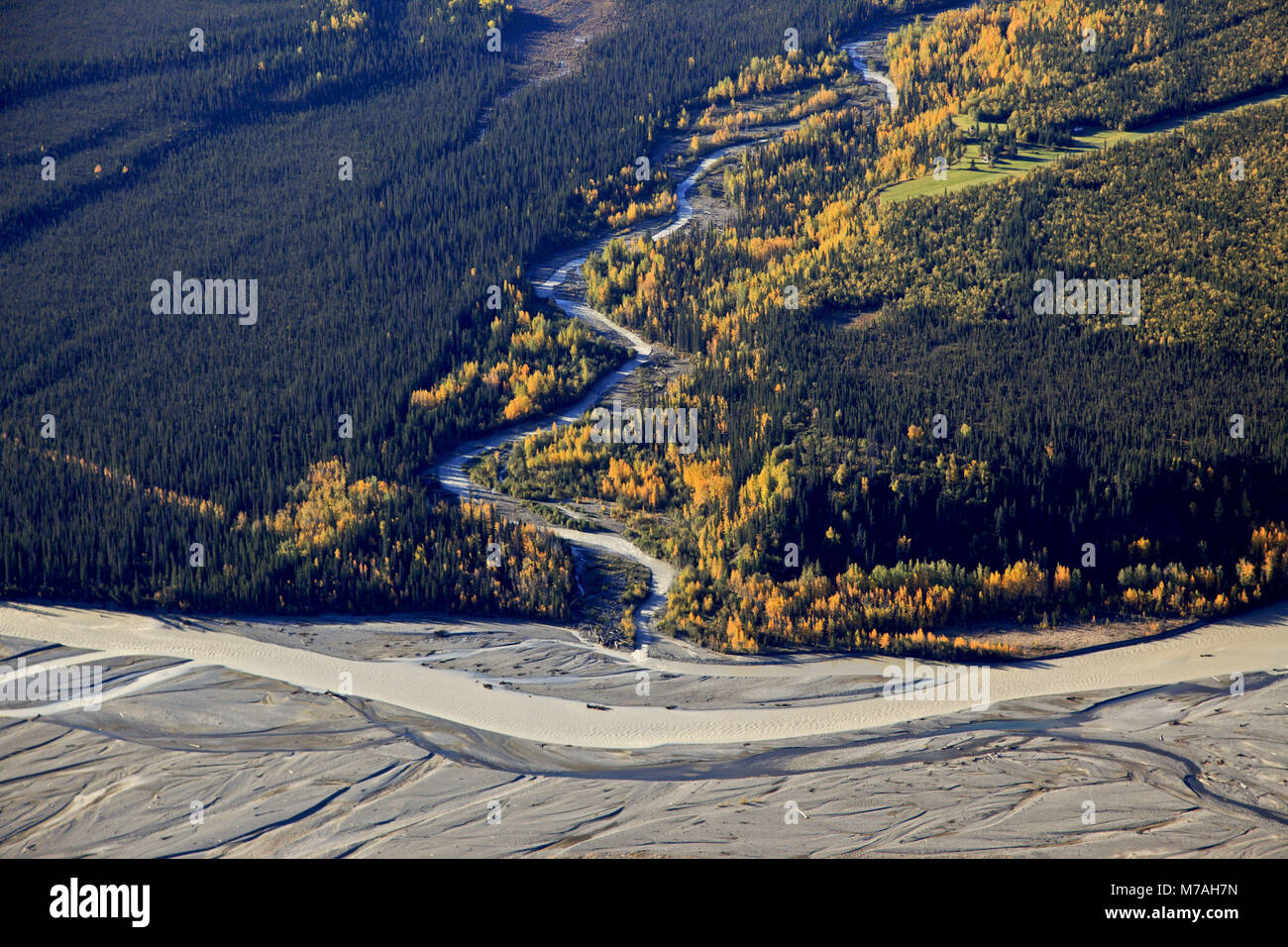 Alaska river mountains summer hi-res stock photography and images - Alamy