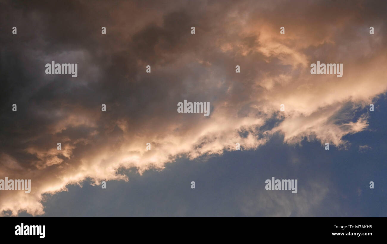 Clouds and clouds in the evening hi-res stock photography and images ...