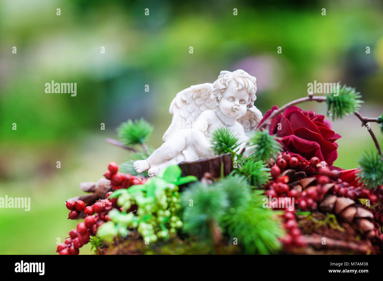 Tomb angel with tomb decoration hi-res stock photography and images - Alamy