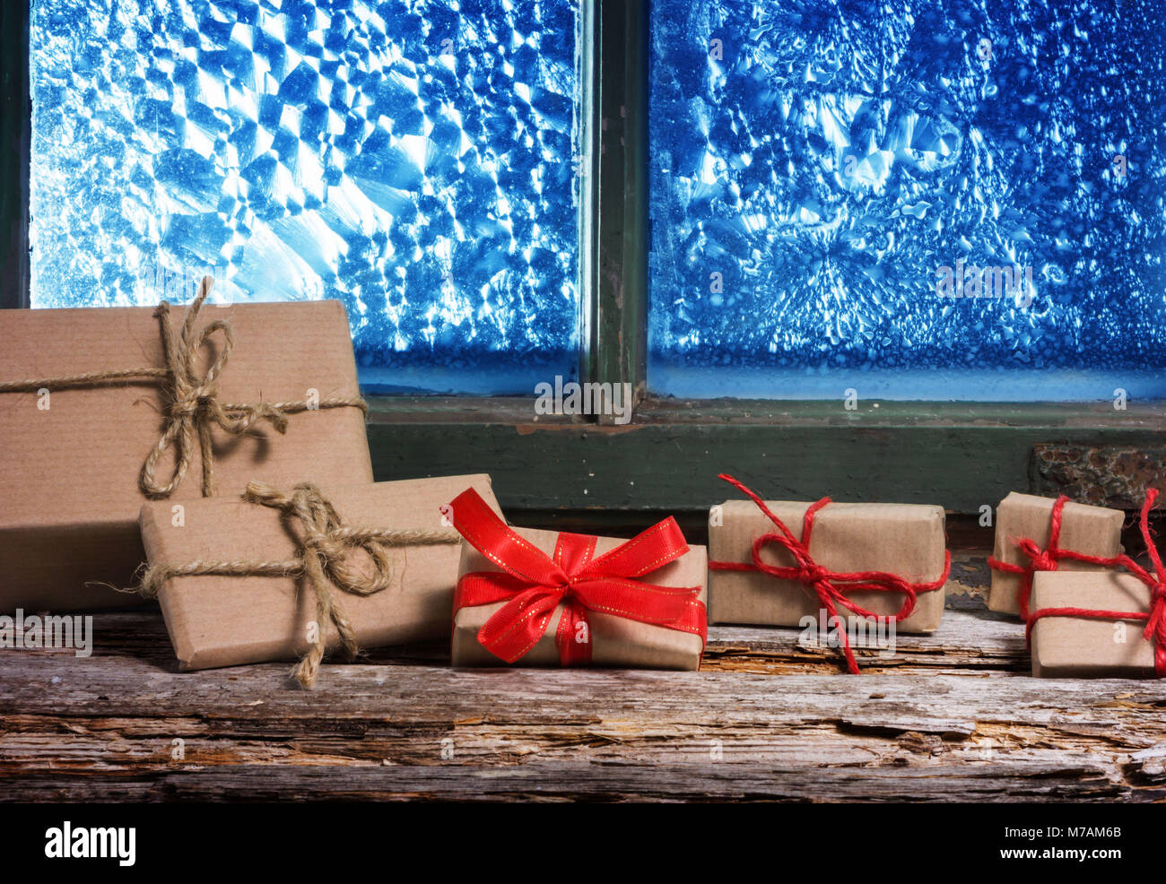 Christmas theme windows hi-res stock photography and images - Alamy