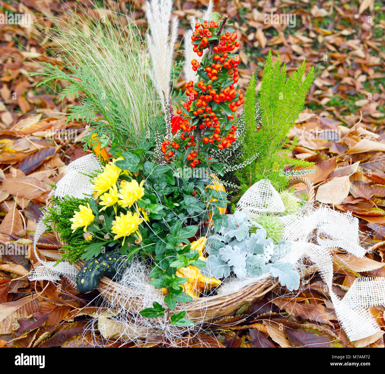 Tomb flower arrangement on faded leaves hi-res stock photography and ...
