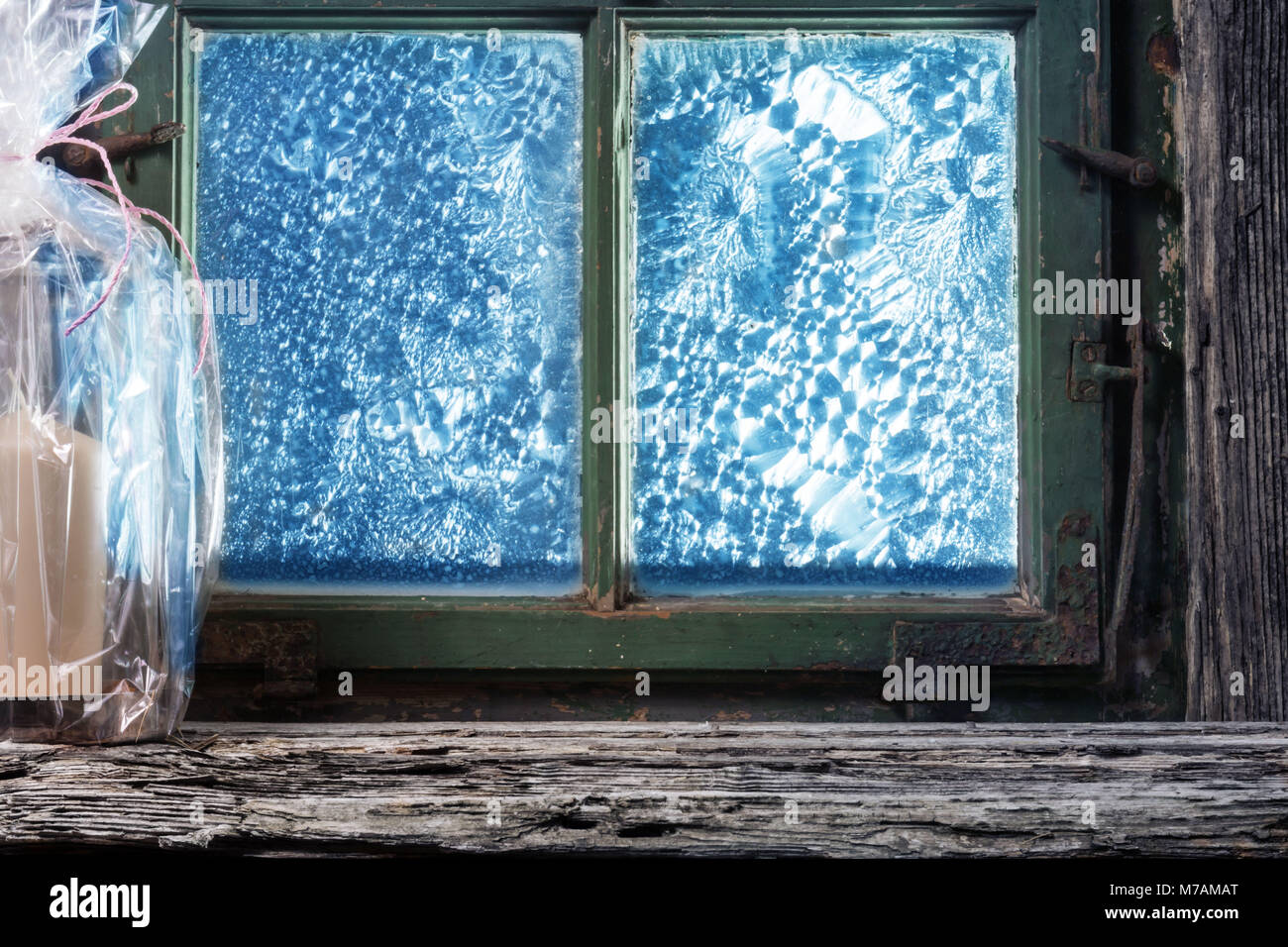 Ice window sill hi-res stock photography and images - Alamy