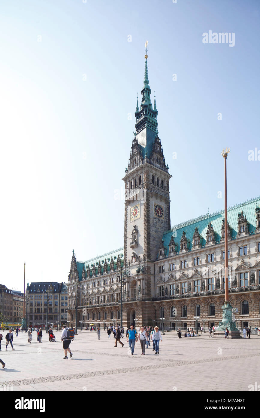 Hamburg city hall, Alsterarkaden (arcades)and the Kleine Alster (river ...