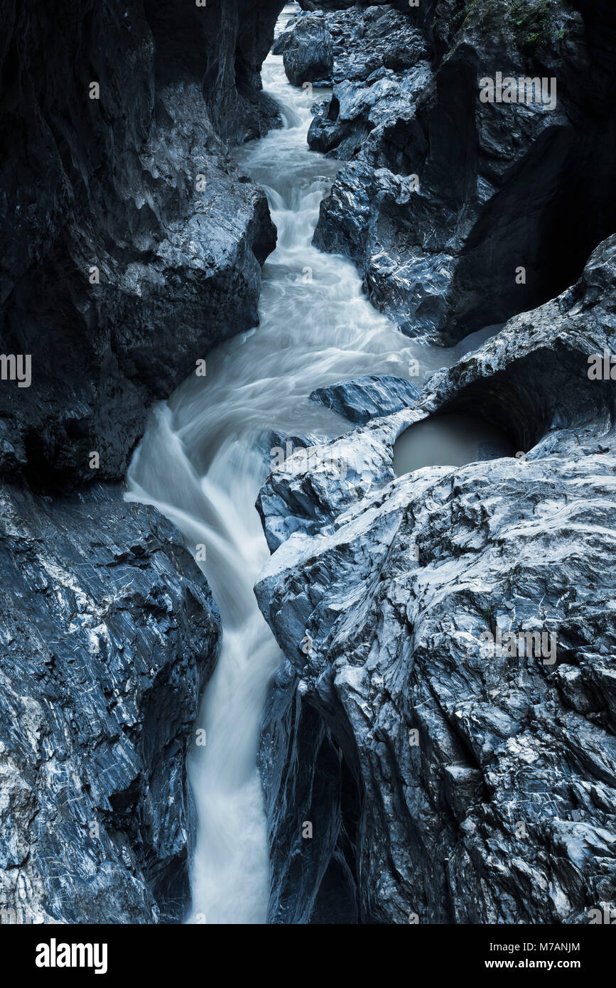 Gorge structure hi-res stock photography and images - Alamy