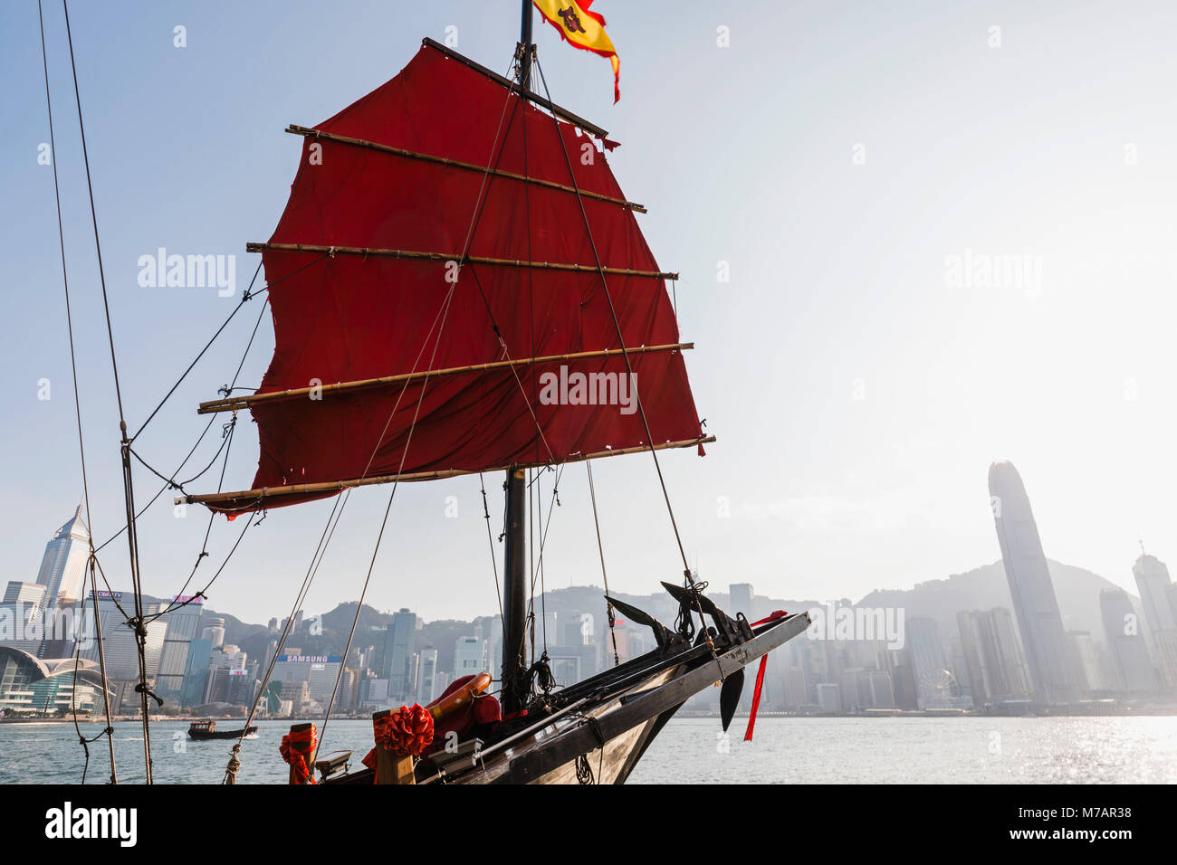Hong kong junk hi-res stock photography and images - Alamy