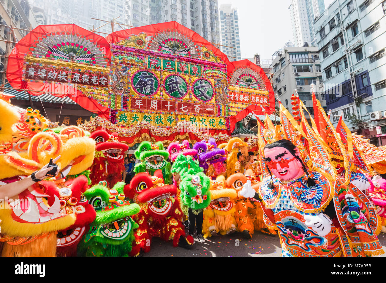Traditional chinese lions hi-res stock photography and images - Alamy