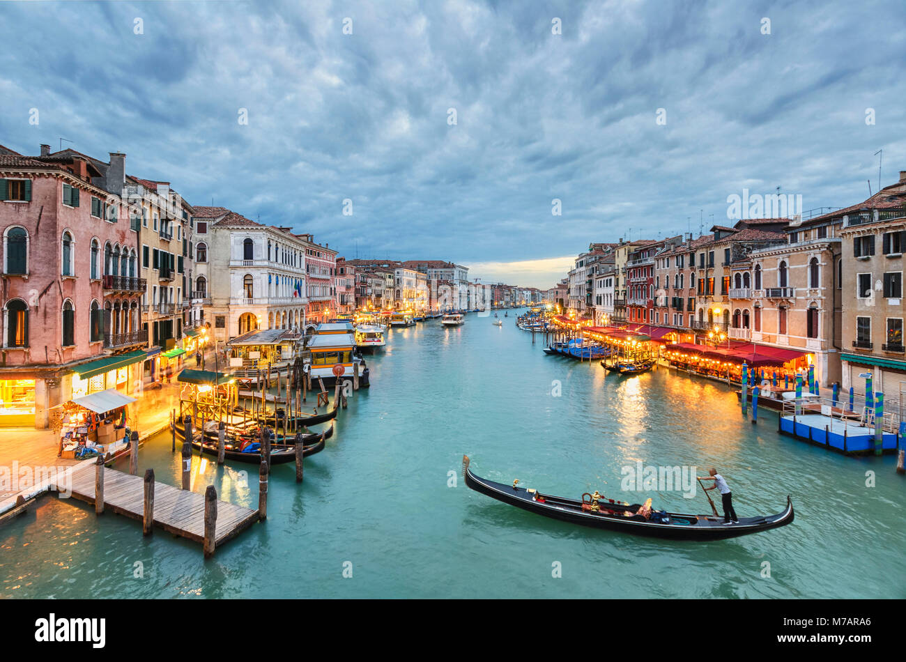 Rialto bridge view hi-res stock photography and images - Alamy