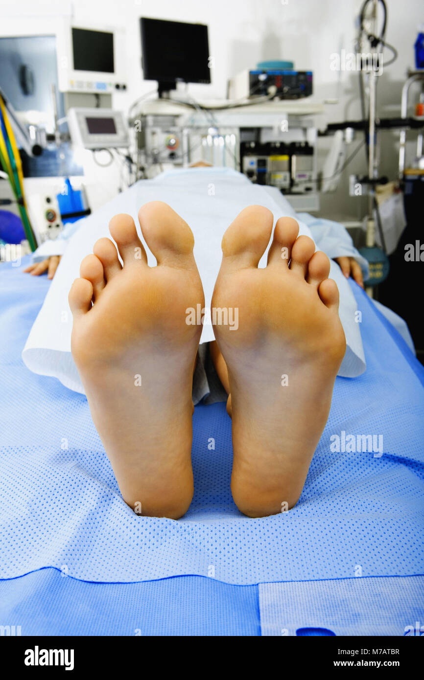 Patient lying on an operating table Stock Photo - Alamy