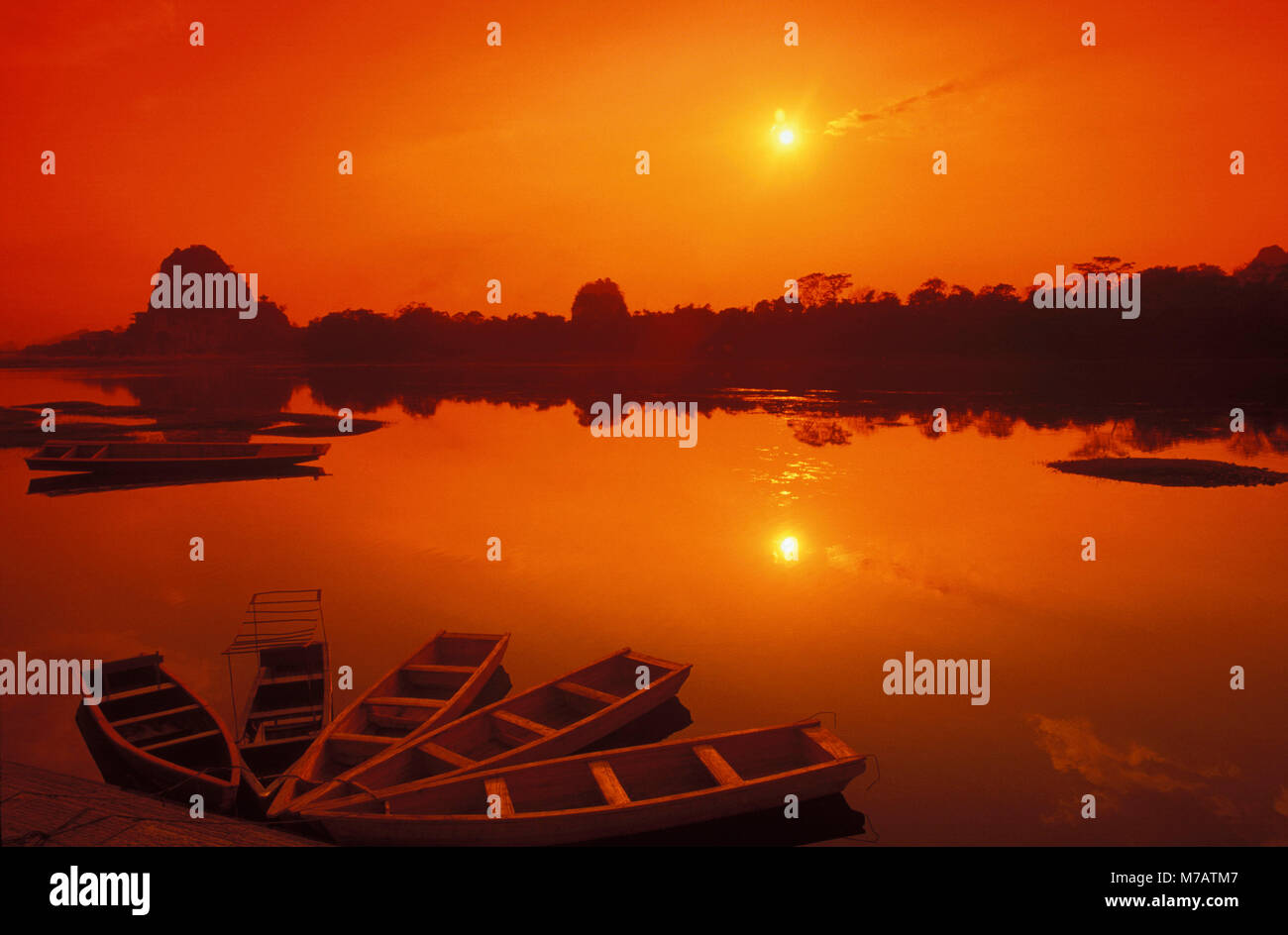 High angle view of five boats in a lake, China Stock Photo - Alamy