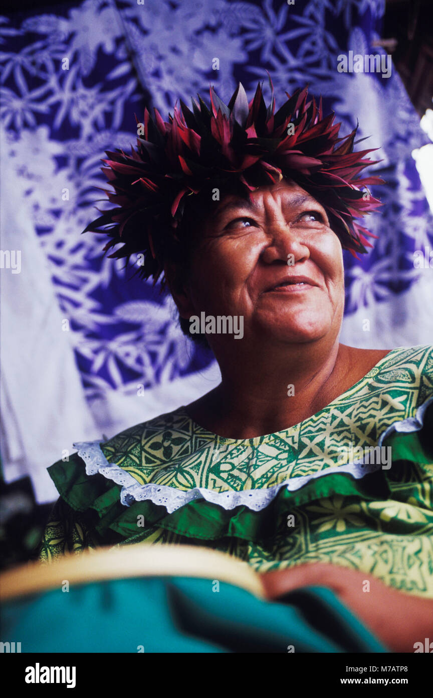 Embroidering women hi-res stock photography and images - Alamy
