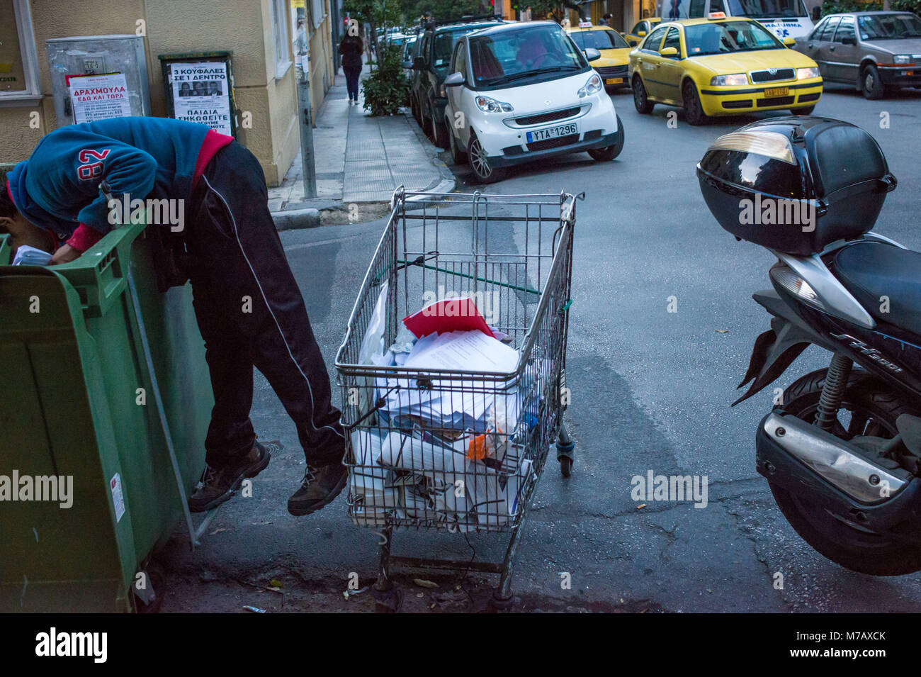 Dustbin man hi-res stock photography and images - Alamy