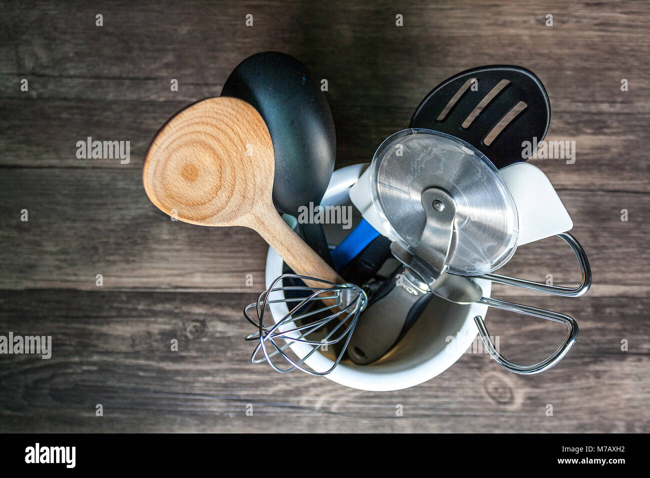 Kitchen utensils container hi-res stock photography and images - Alamy
