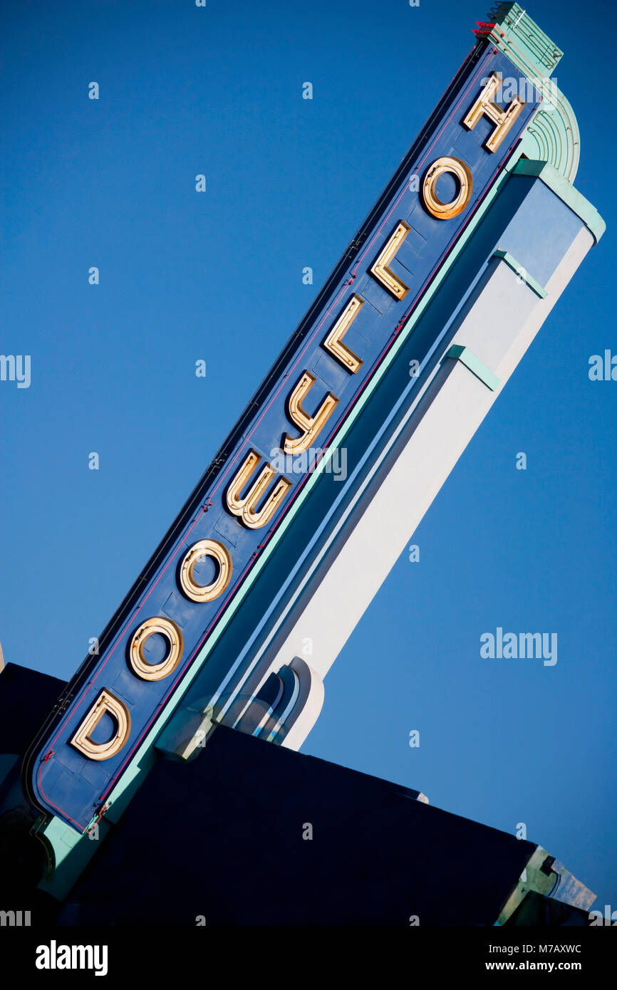 Hollywood neon sign hi-res stock photography and images - Alamy