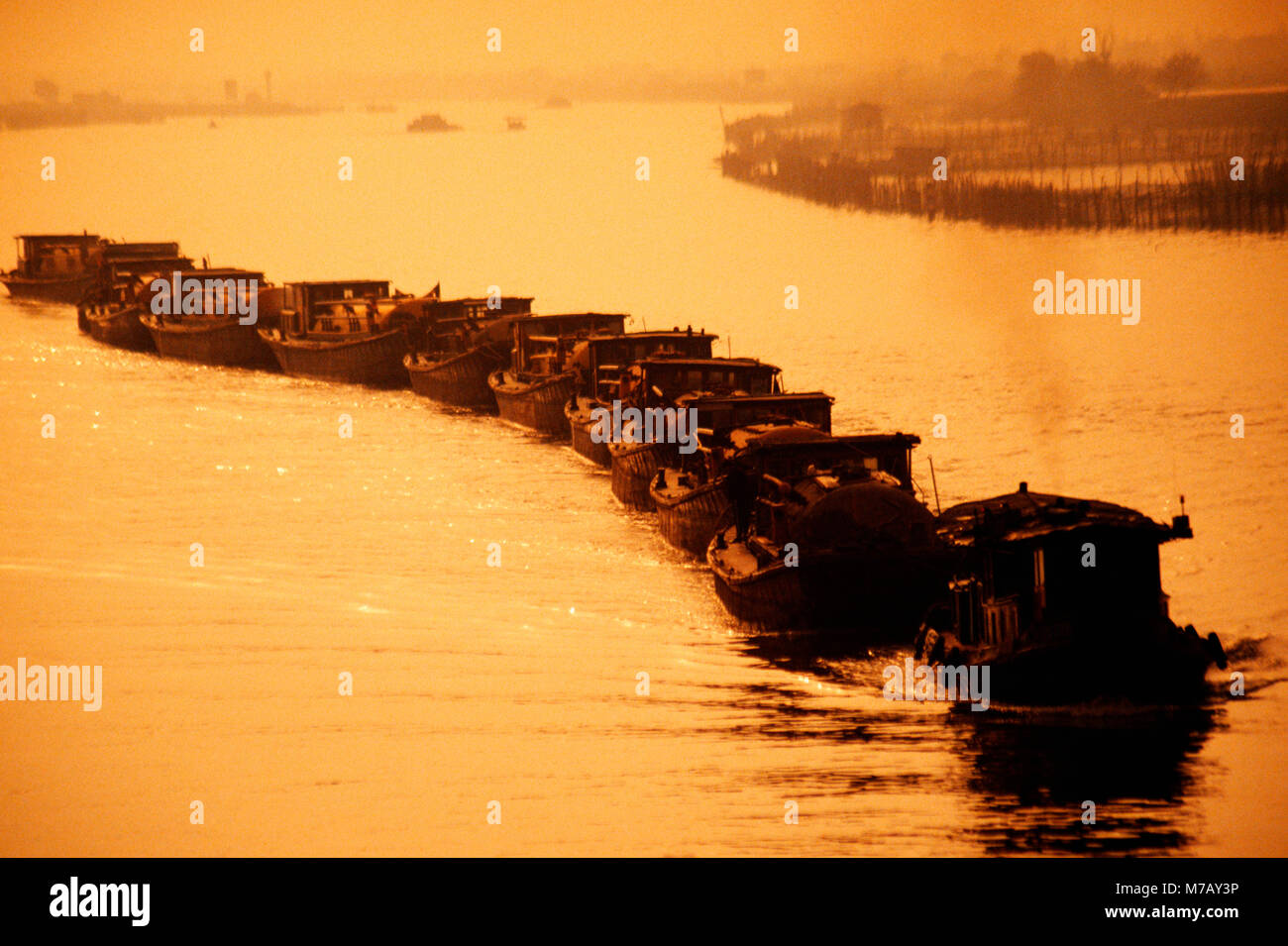 Row of barges hi-res stock photography and images - Alamy