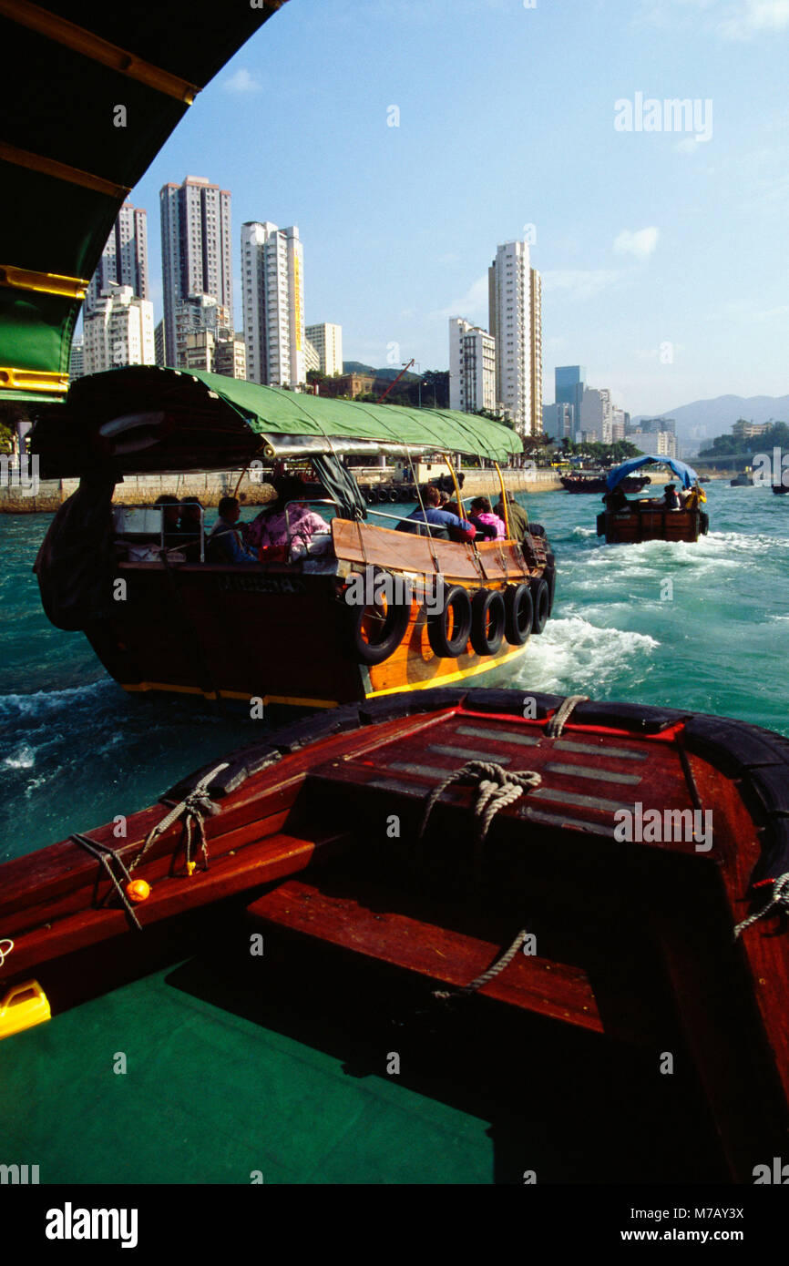 Tourboats sampan in water hi-res stock photography and images - Alamy