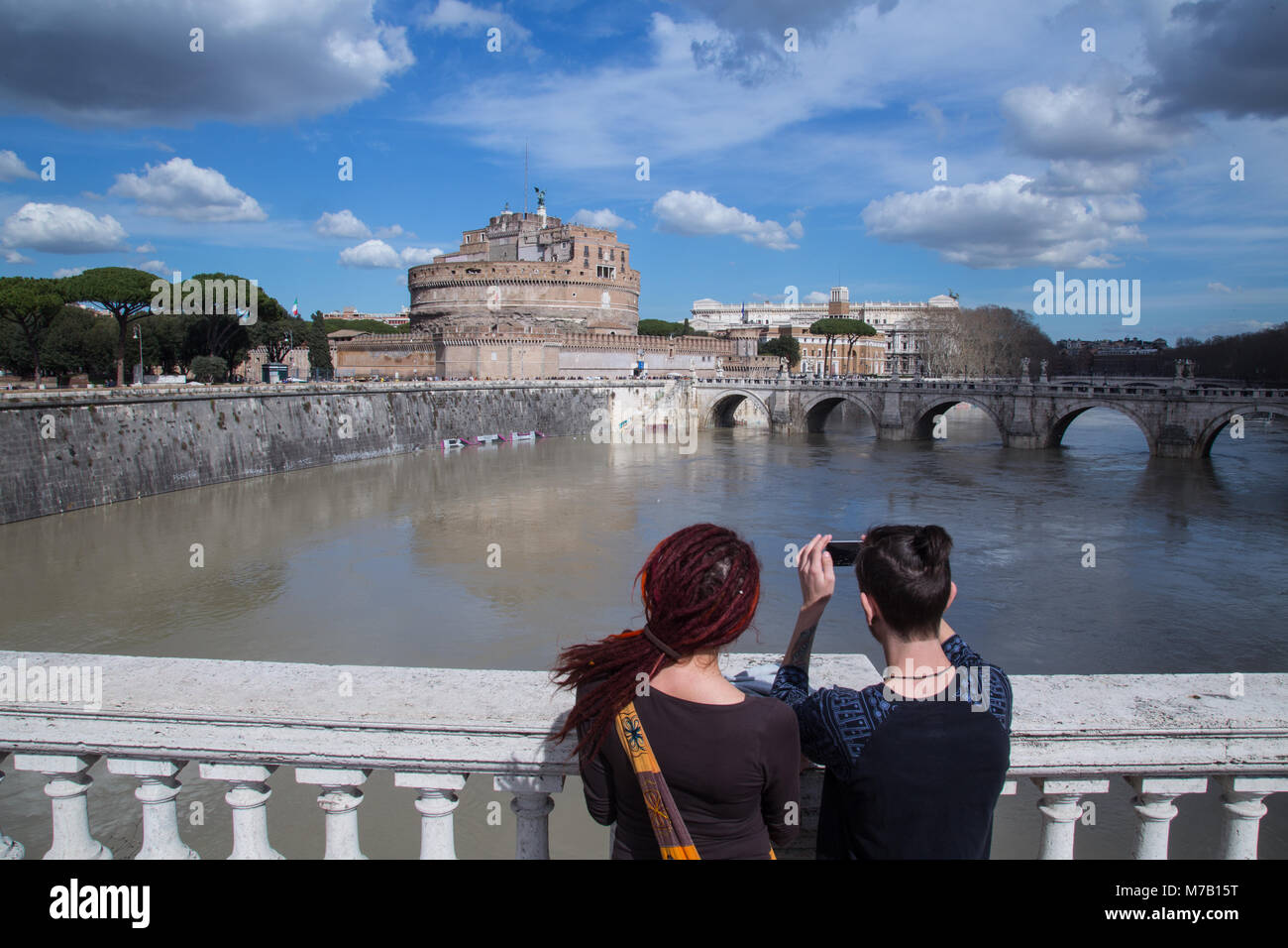 Roma, Italy. 09th Mar, 2018. Tourists observe the flood of the Tiber ...