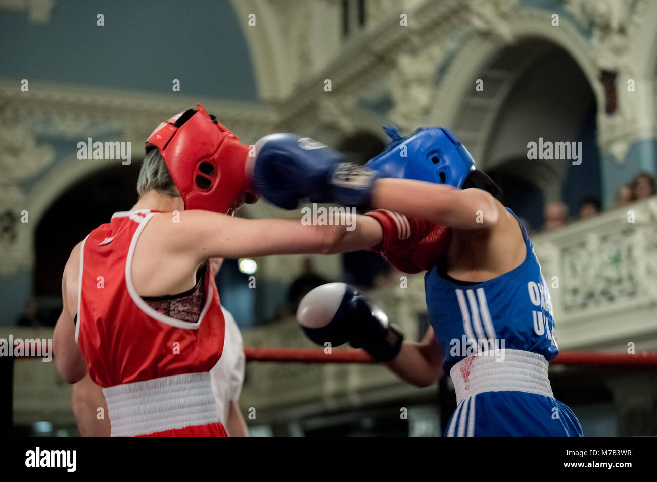 Boxing ring girl uk hi-res stock photography and images - Alamy