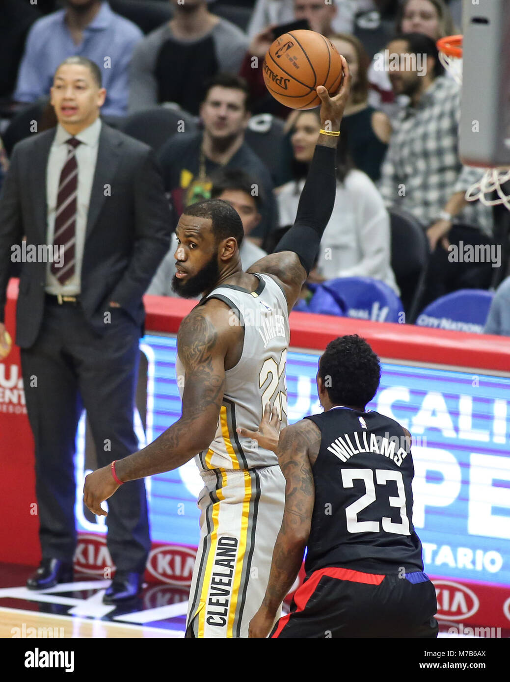 Palming basketball hi-res stock photography and images - Alamy