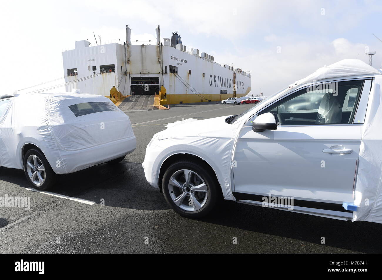 Harbour of Emden, Germany. 9th Mar, 2018. Volkswagen export cars are ...