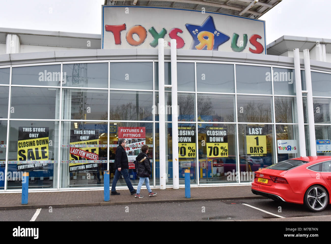 Toys r us london hi-res stock photography and images - Alamy