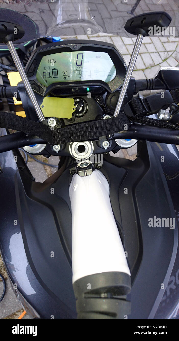 10 March 2018, Germany, Neustrelitz: View of the cockpit of an electric ...