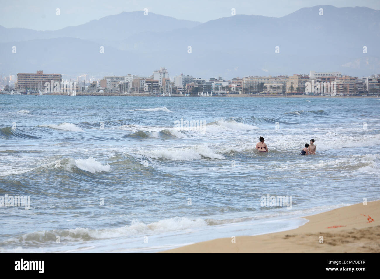 10 March 2018, Spain, El Arenal: Family Scholler goes for a swim in the ...