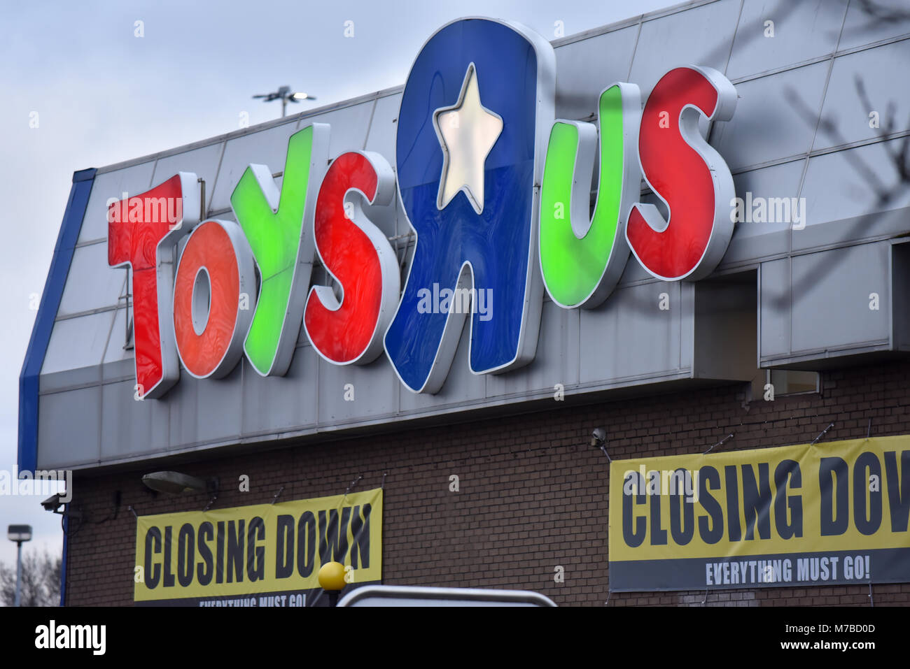 Toys r us uk brent cross hi-res stock photography and images - Alamy