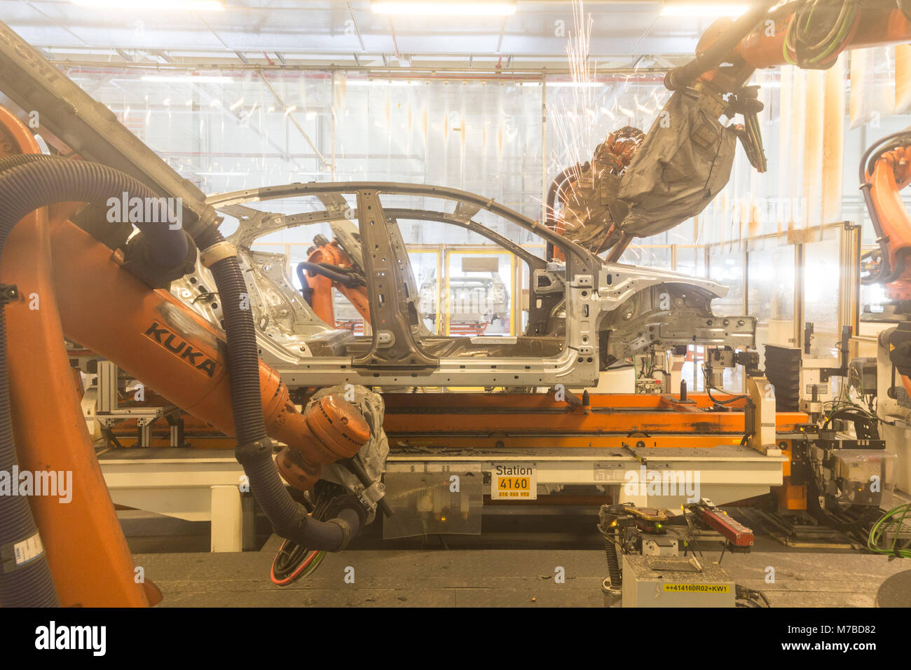 Assemble car parts hi-res stock photography and images - Alamy