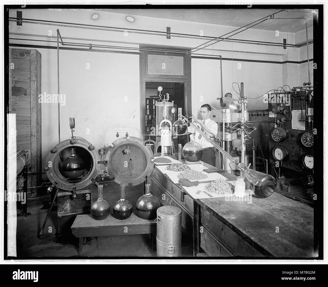 U s national bureau of standards hi-res stock photography and images ...