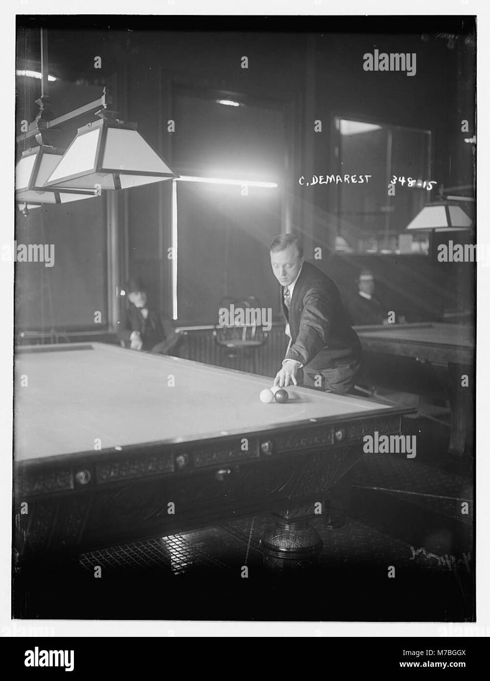 Vintage shooting pool hi-res stock photography and images - Alamy