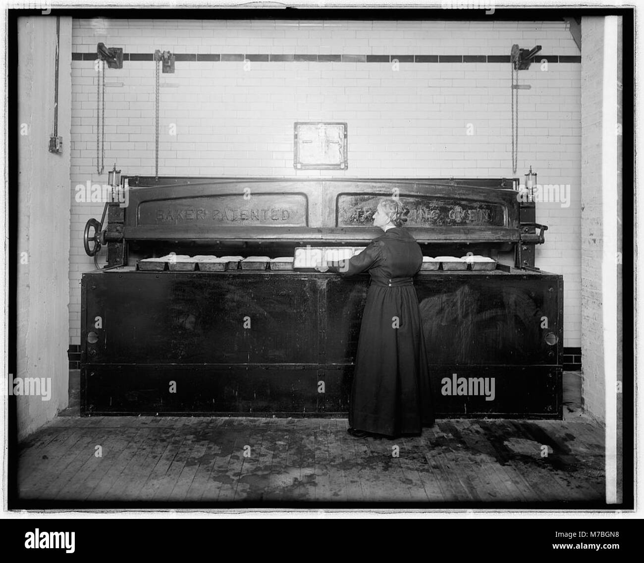 Early 20th century baking hi-res stock photography and images - Alamy