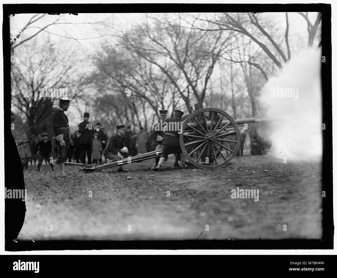 Old cannon firing Black and White Stock Photos & Images - Alamy