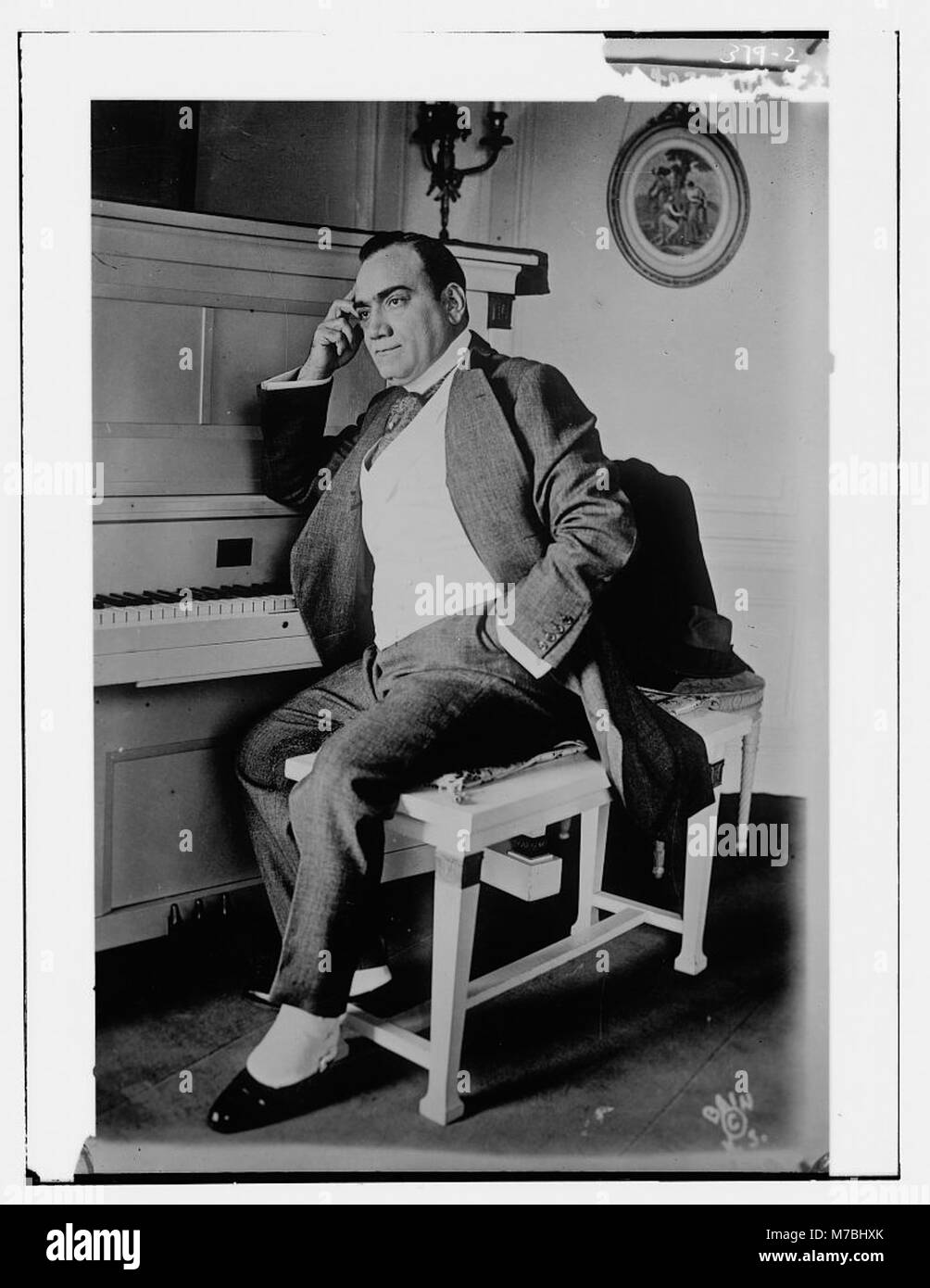 This image shows the famous opera singer Enrico Caruso, one of the most ...