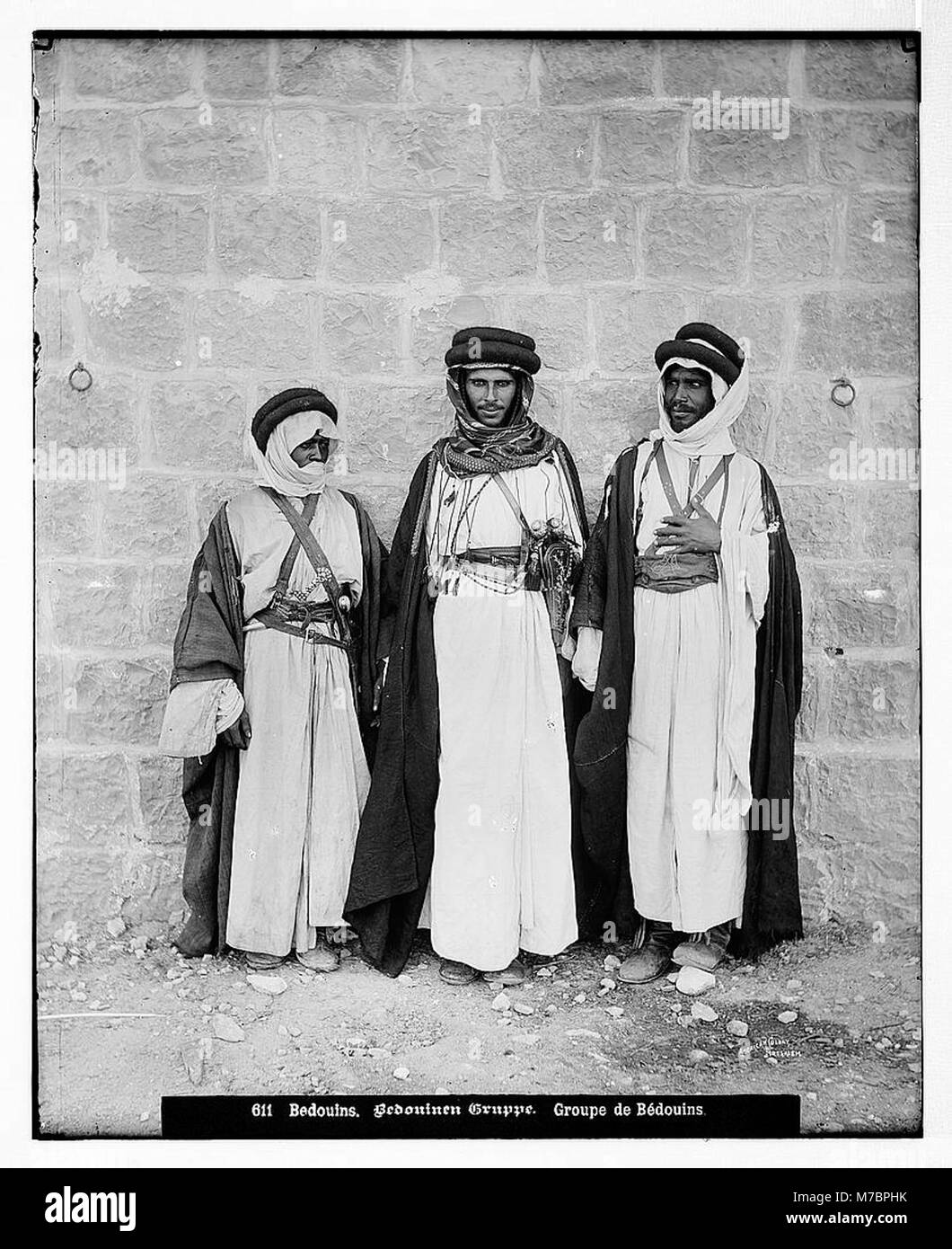Arab people with traditional dress Black and White Stock Photos ...
