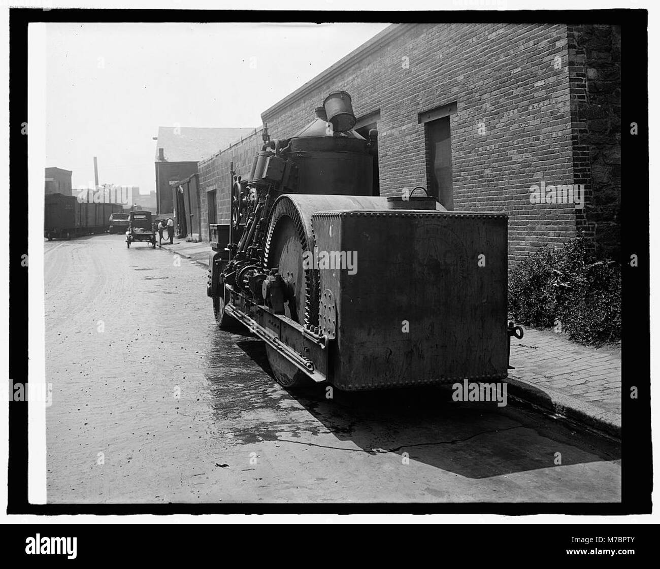 Early 1900s road paving hi-res stock photography and images - Alamy