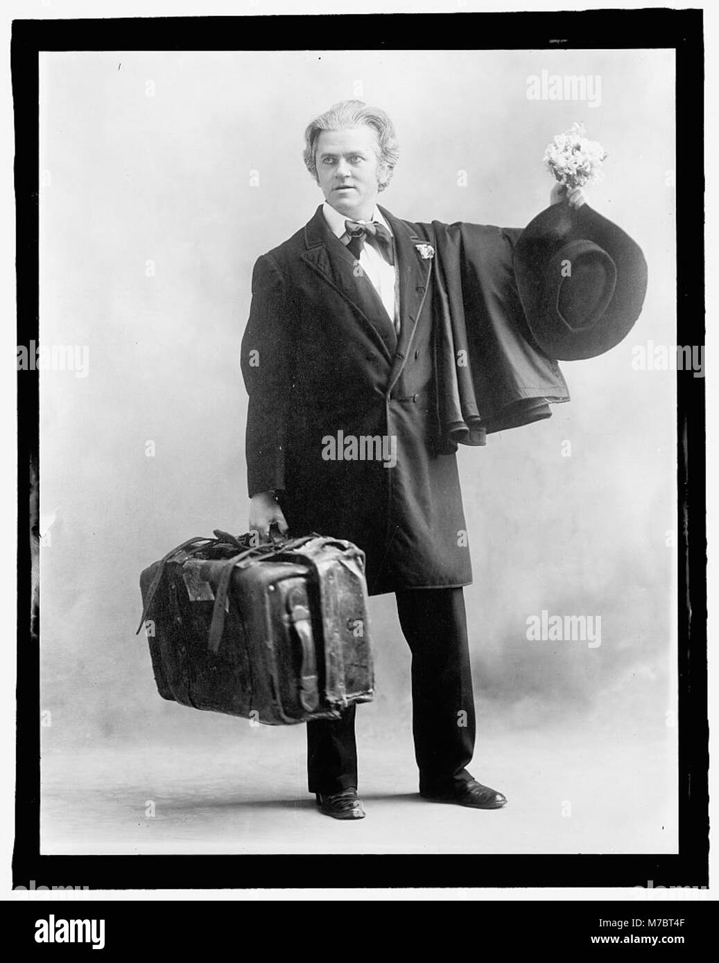 David Warfield, a prominent actor in the early 20th century, is ...