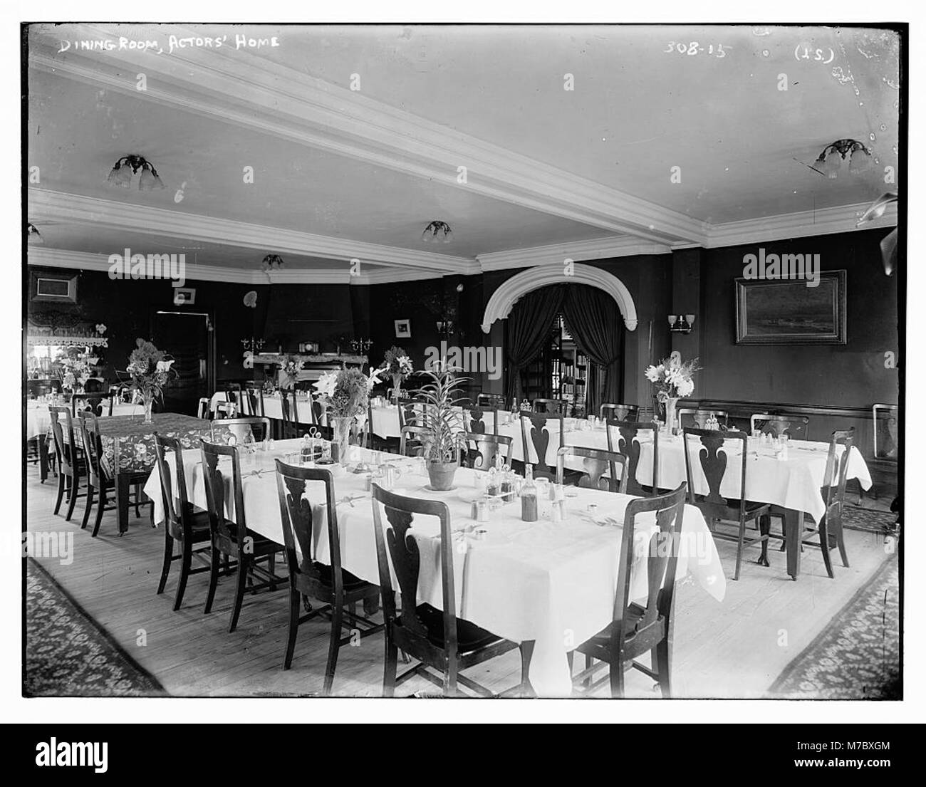 A photograph of an actor's home dining room, capturing the interior ...